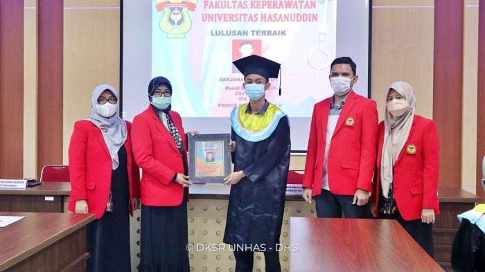 Raih IPK 3,90, Randi Rimpung Dinobatkan Jadi Lulusan Terbaik ...