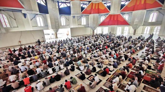 Bacaan Niat dan Tata Cara Sholat Jumat Lengkap Bahasa Arab dan Latin ...