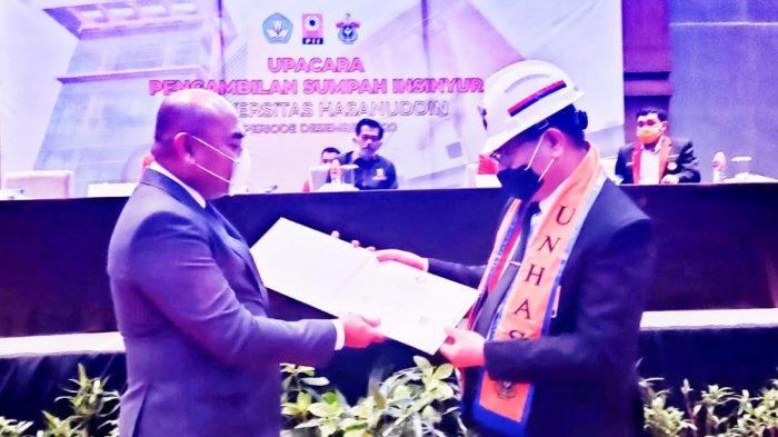 Rektor UNM Prof Husain Syam Raih Gelar Insinyur Profesional Utama ...