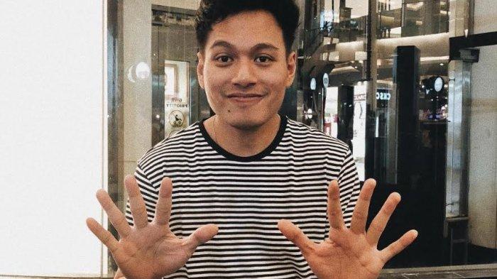 TRIBUNWIKI: Ini Profil Rendy Pandugo, Bakal Tampil Sebagai Boyband ...