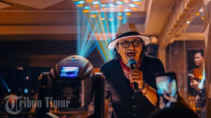 Vokalis Andy /rif Menghibur Penggemarnya dalam Event Rock Fusion di ...