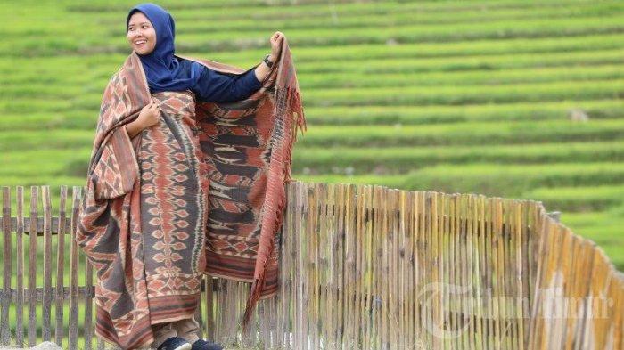 FOTO-FOTO: Kampung Tenun di Rongkong Kabupaten Luwu Utara - Tribun ...
