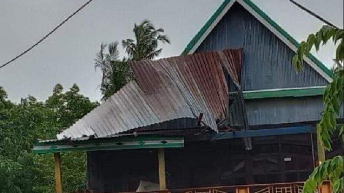 Belasan Rumah dan Gudang Rumput Laut di Jeneponto Rusak Diterjang Angin ...