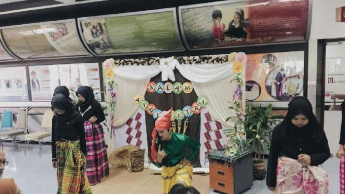 Mahasiswa UIN Alauddin Kenalkan Tradisi Angngaru di Malaysia - Tribun ...