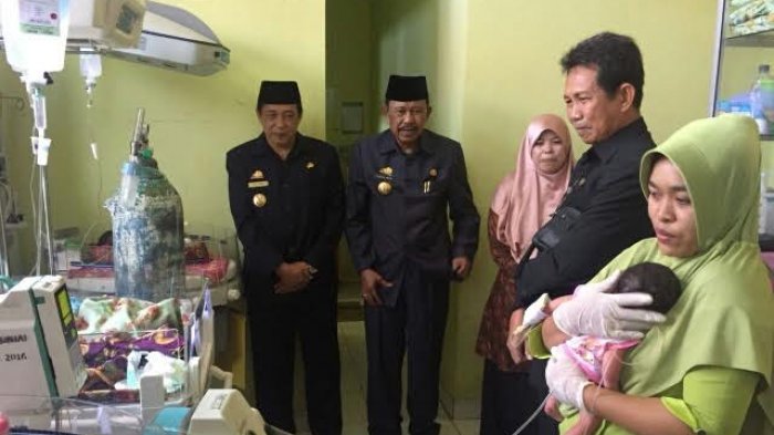 Sabirin Yahya dan Andi Fajar Yanwar Kompak Jenguk Bayi Penderita ...