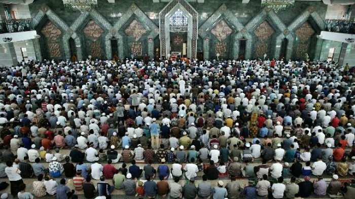 TRIBUNWIKI: Profil Masjid Al Markaz Al Islami dan Masjid Raya ...