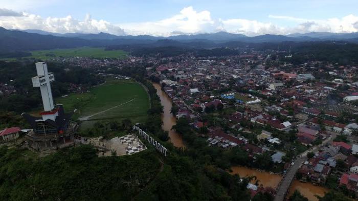 FOTO DRONE: Bukit Salib Rantepao Toraja Utara (2) - Tribun-timur.com