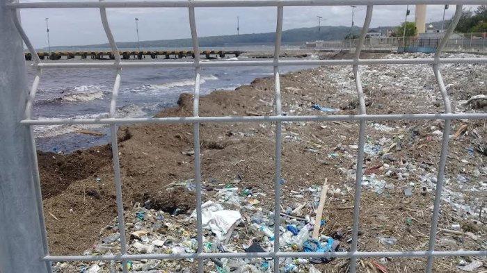 VIDEO: Sampah Berserakan di Bibir Pantai Pelabuhan Benteng Selayar - Tribun-timur.com