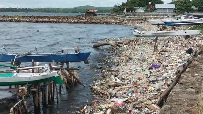 Musim Angin Barat, Sampah Penuhi Bibir Pantai Parepare - Tribun-timur.com