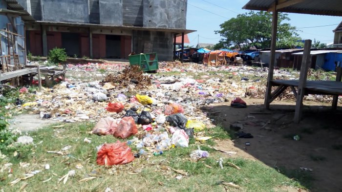 Sampah Berserakan di Pasar Sentral Takalar, Kadis Kebersihan Janji Lakukan Ini - Tribun-timur.com