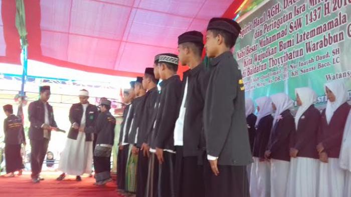 Hafal Kitab Kuning, 23 Santri Ponpes Yasrib Soppeng Dapat Penghargaan ...