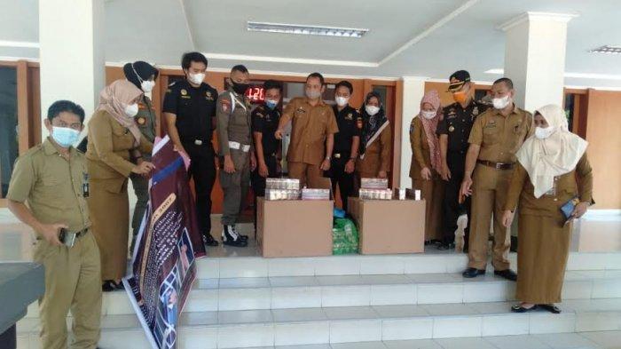 Satpol PP Bersama Bea Cukai Sita Ratusan Slop Rokok Ilegal di Bantaeng - Tribun-timur.com