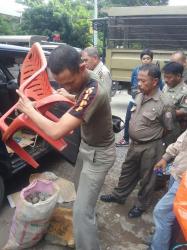 Lagi, Satpol PP Makassar Tertibkan PKL - Tribun-timur.com