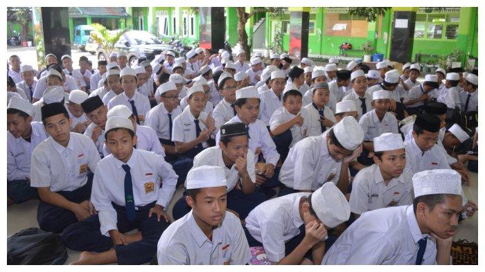 FOTO-FOTO: Semarak Halaqah dan Istighosah Satu Abad NU di Pondok ...