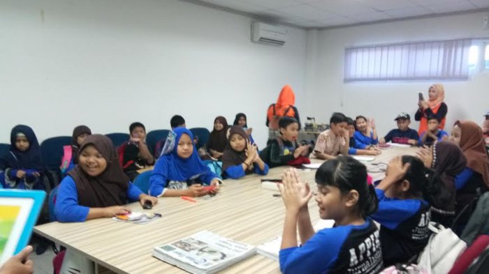 Kunjungi Tribun Timur, Ini Harapan Pembina Eskul Appik Jurnalistik SD ...