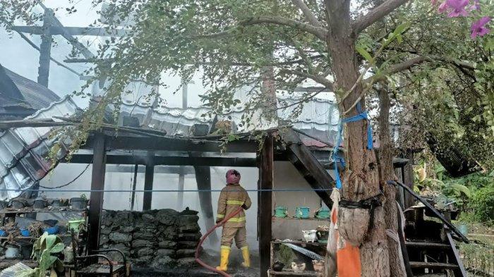 1 Rumah Panggung Dilalap Api di Wajo, 6 Mesin Jahit, Uang Rp13 Juta ...