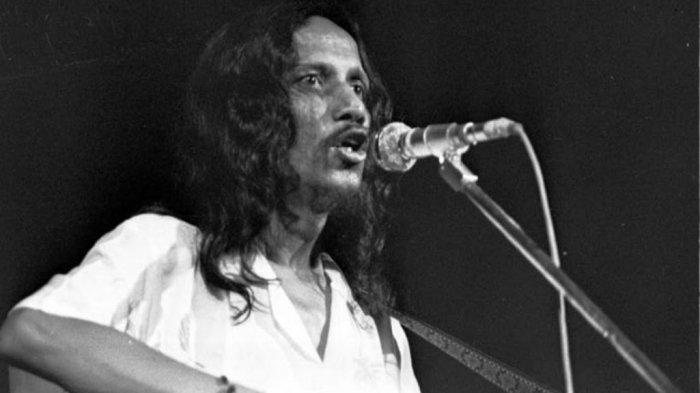 Sejarah Hari Ini 9 Januari 1988, Penyanyi Legendaris Indonesia Gombloh ...