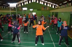 Yayasan Jantung Sehat Indonesia Gelar Senam Bareng di Pantai Seruni ...