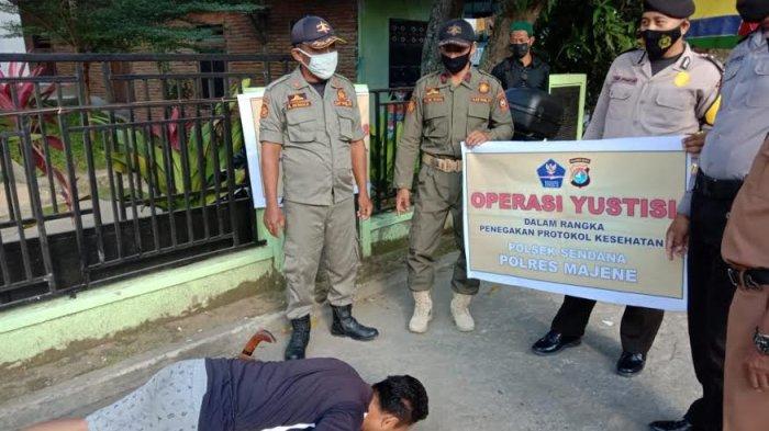 Kasatpol PP Sebut Kesadaran Warga Majene Pakai Masker Masih Sangat ... Kasatpol PP Sebut Kesadaran Warga Majene Pakai Masker Masih Sangat ...