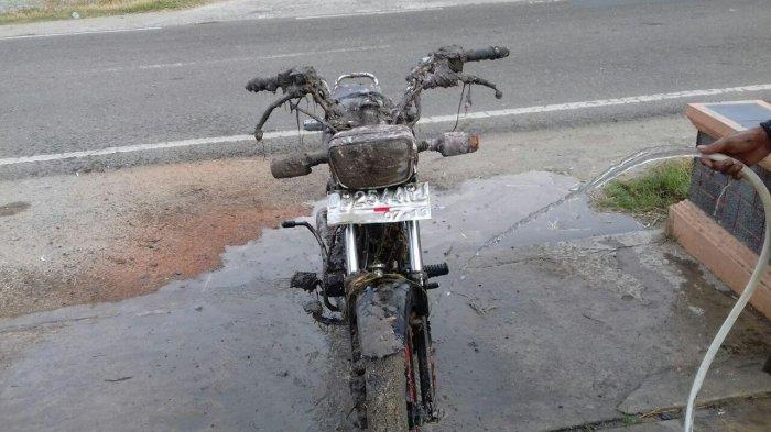 Motor Terbakar Setelah Isi Bensin di SPBU Tanete Sidrap - Tribun-timur.com