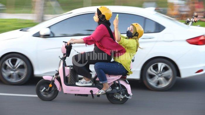 Sepeda dan Scooter Listrik jadi trend baru di Makassar - Tribun-timur.com