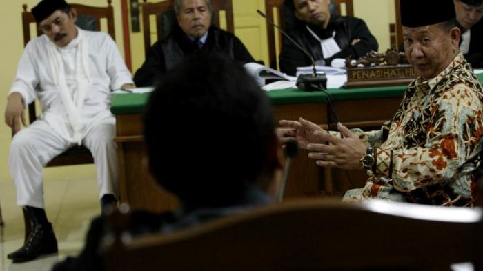 FOTO: Mantan Gubernur Sulsel Amin Syam Disidang - Tribun-timur.com FOTO: Mantan Gubernur Sulsel Amin Syam Disidang - Tribun-timur.com