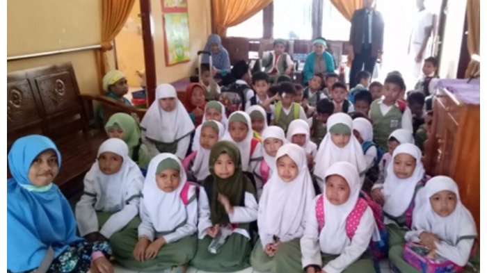 Field Trip ke Panti Sosial, Murid-murid SIT Ikhtiar Donasikan Rp 15,5 ...