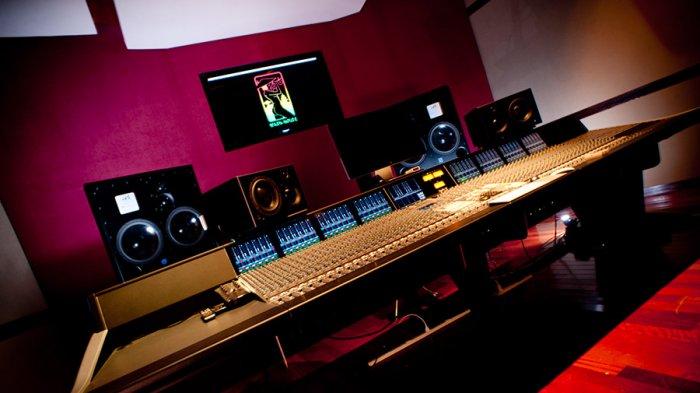 TRIBUNWIKI: 8 Studio Musik di Makassar, yang Juga Studio Rekaman ...