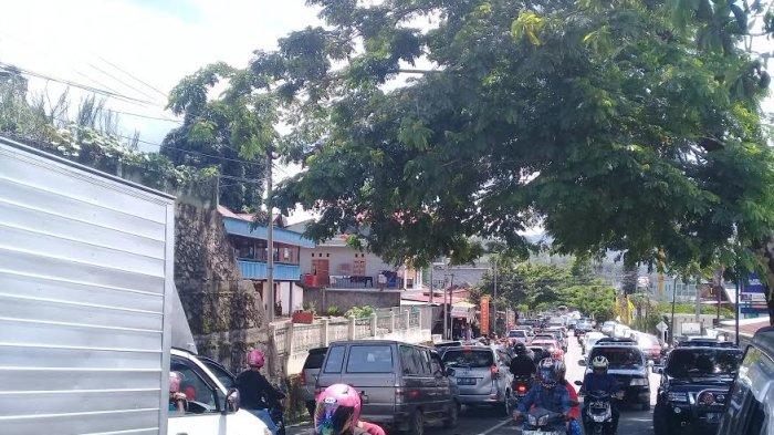 Jelang Pergantian Tahun, Arus Lalulintas di Tana Toraja Kian Padat ... Jelang Pergantian Tahun, Arus Lalulintas di Tana Toraja Kian Padat ...
