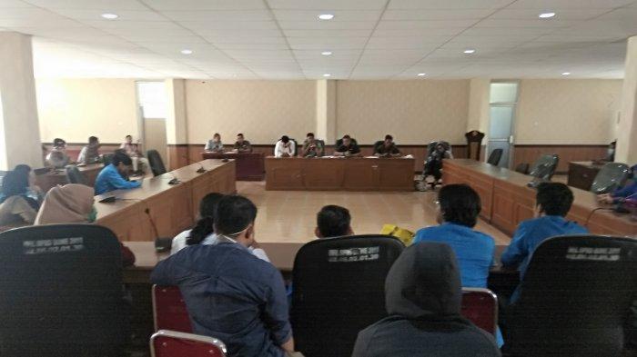 Bantuan Dinilai Tidak Tepat Sasaran, Warga Panyula Mengadu ke DPRD Bone ... Bantuan Dinilai Tidak Tepat Sasaran, Warga Panyula Mengadu ke DPRD Bone ...