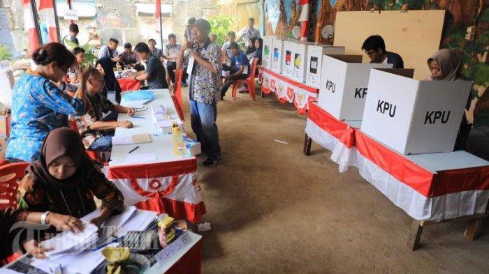 FOTO FOTO Suasana Pemilihan Ulang di TPS 11 Mariso Makassar - Tribun ...