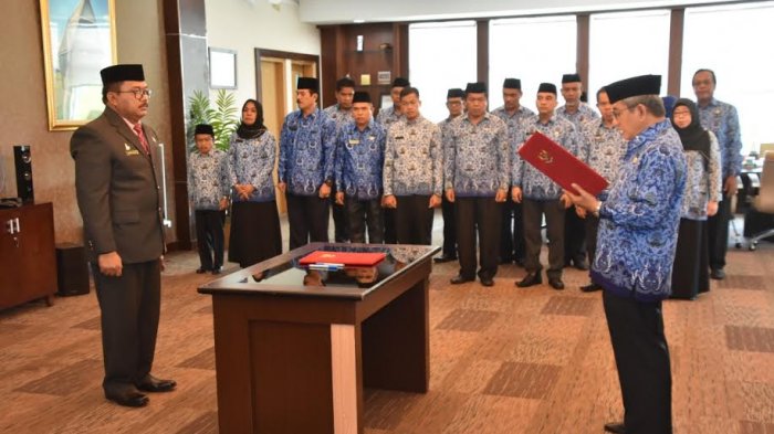 Ali Baal Masdar Lantik Arifuddin Toppo Jadi Pj Sekprov Sulbar - Tribun ...