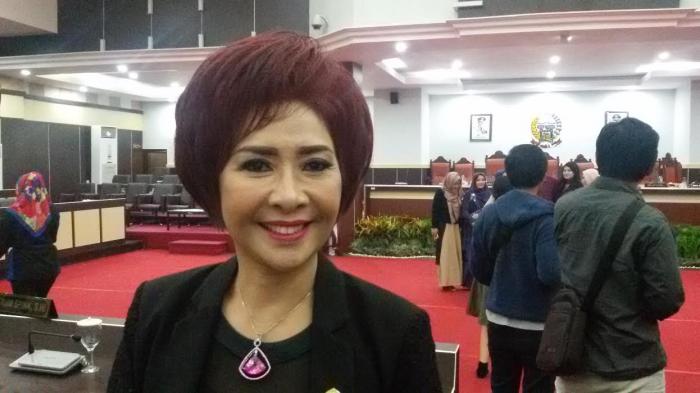 Ini Perbedaan Style Suzanna Kaharuddin dan Takudaeng - Tribun-timur.com