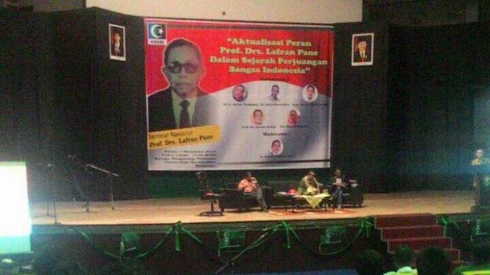 Prof Anwar Arifin dan Halim Mubin Pemateri Seminar KAHMI di Baruga ...