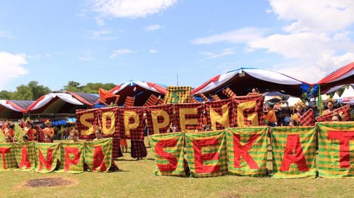 Ada Tari Lipa' di Peringatan HUT Soppeng - Tribun-timur.com