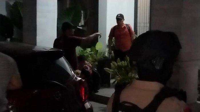 6 Jam KPK Geledah Rumah Adik SYL di Makassar, Masuki 2 Kamar Dibantu Tukang Reparasi - Tribun ...