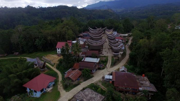 FOTO: Begini Pemandangan Kompleks Tongkonan Pallawa Toraja Utara dari ...