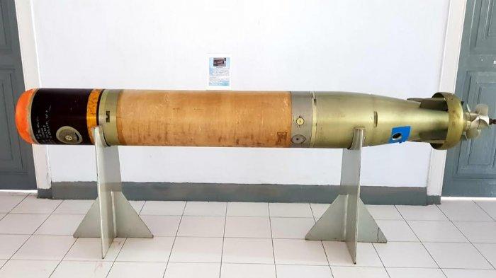 Peluru Torpedo MK. NC. 44 MOD Penghancur Kapal Mejeng di Naval Museum ...