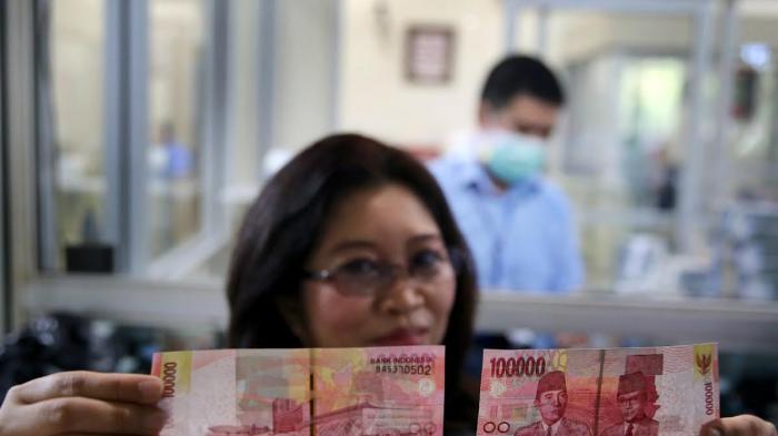 FOTO: Uang Pecahan Rp 100 Ribu Baru - Tribun-timur.com