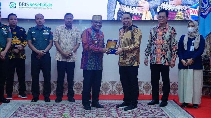 UHC Diresmikan, Warga Bone Bisa Berobat Gratis Modal KTP - Tribun-timur.com