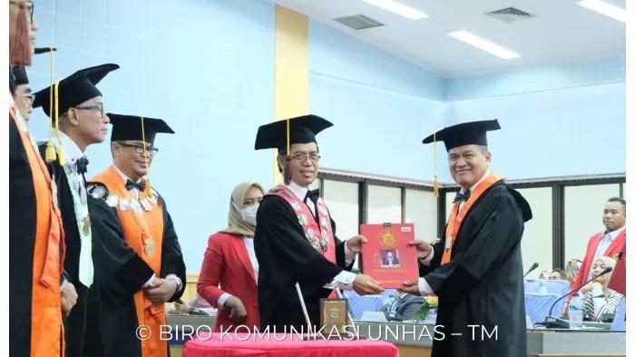 Mengenal Prof Muh Akbar, Guru Besar Unhas ke-493 Sukses Meneliti Iklan ...