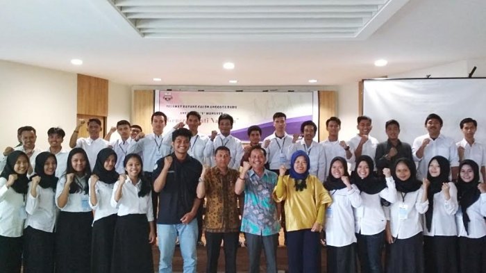 UKM Manuver Unibos Bahas Pencegahan dan Penanggulangan Bahaya Narkoba - Tribun-timur.com