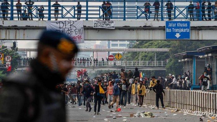 Bandingkan Hoax Diklarifikasi Jokowi dengan Isi UU Cipta Kerja Omnibus Law, dari Upah hingga PHK ...