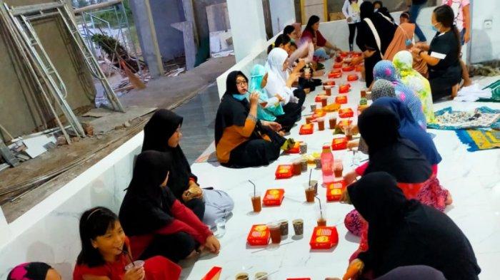 3 Bulan Dibangun,Victoria Park Mosque Dipakai Tarawih, Warga Sentraland ...