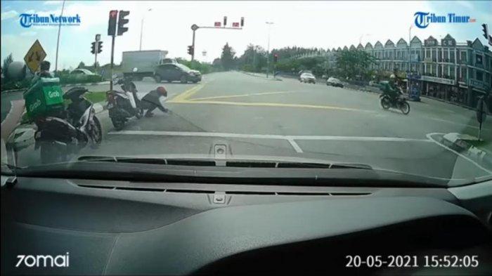 VIDEO Viral Aksi Ojol dan Pengendara Motor Pungut Paku yang Berserakan di Jalan - Tribun-timur.com