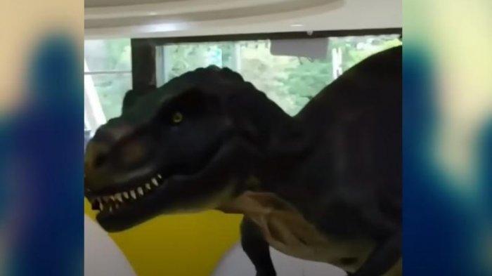 Video: Viral T-Rex Berkeliaran di Mall setelah sebelumnya Heboh ...
