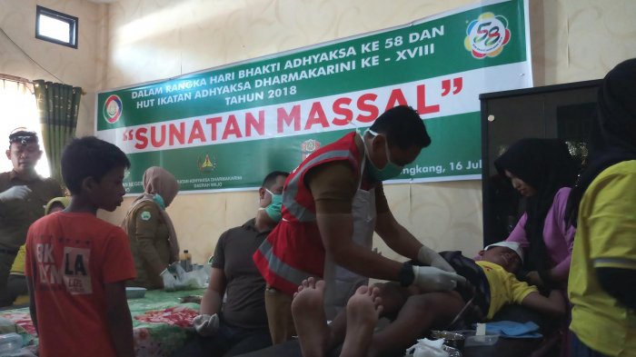 VIDEO: Begini Suasana Sunatan Massal di Kantor Kejari Wajo - Tribun-timur.com