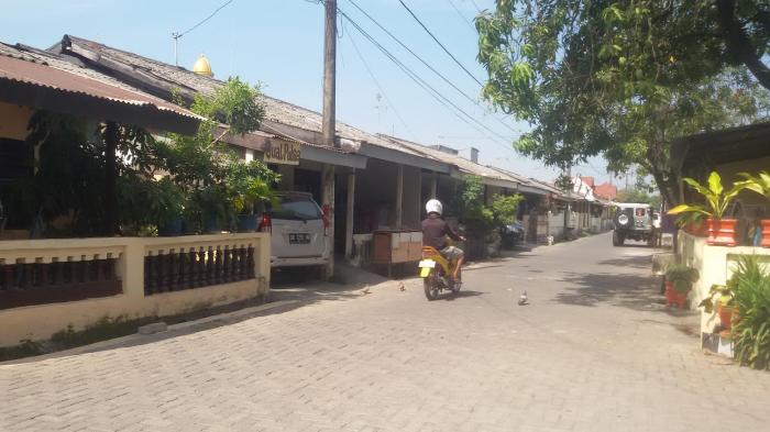 Warga Kompleks Aspol Toddopuli Raya belum Pasang Bendera Merah Putih ...