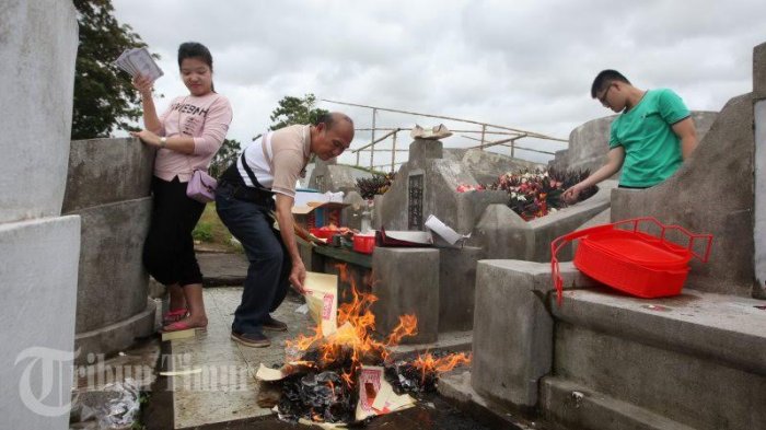 FOTO-FOTO: Ritual Cheng Beng Warga Tionghoa - Tribun-timur.com