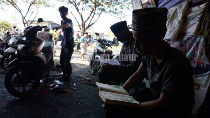 FOTO: Bengkel Remaja Motor Gratiskan Oli dan Servis Asal Bisa Ngaji ...